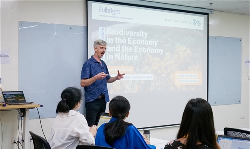 Kinh tế gắn liền với tự nhiên: Giáo sư Ben Groom chia sẻ tầm quan trọng ...